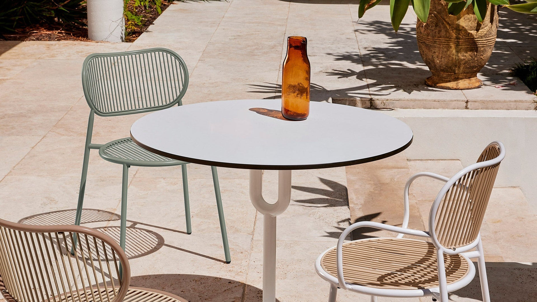 Modern Cafe & Dining Tables | DESIGN BY THEM