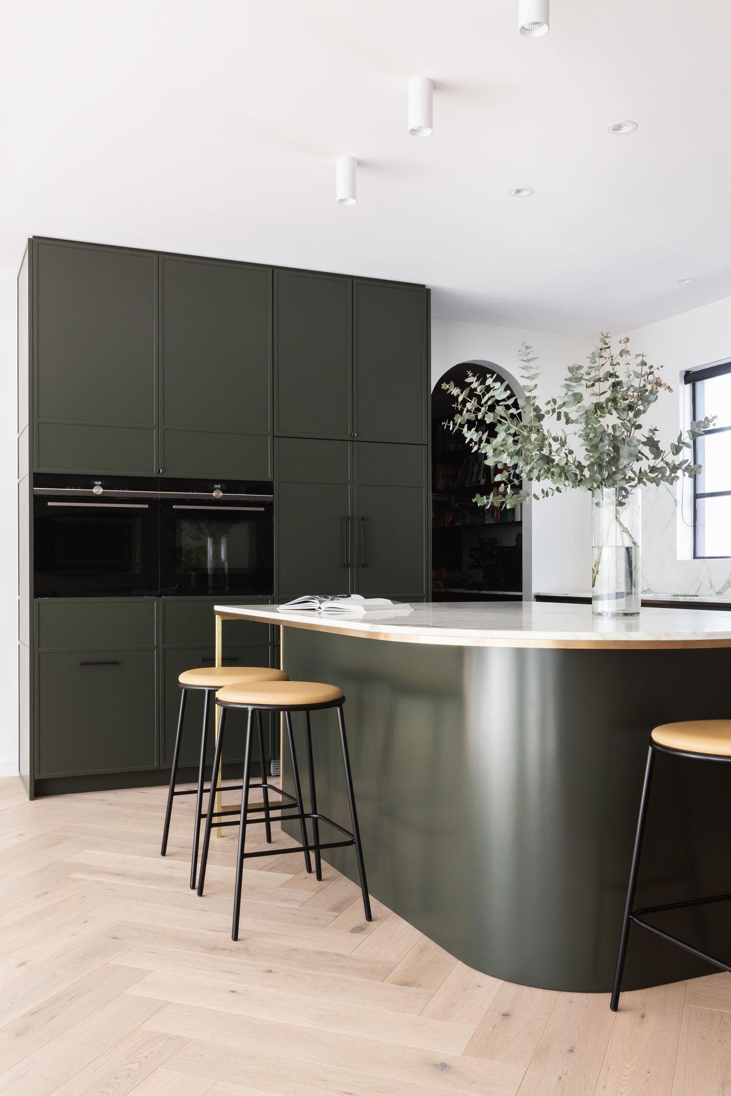 Piper Bar Stool by Nicholas Karlovasitis & Sarah Gibson – DesignByThem